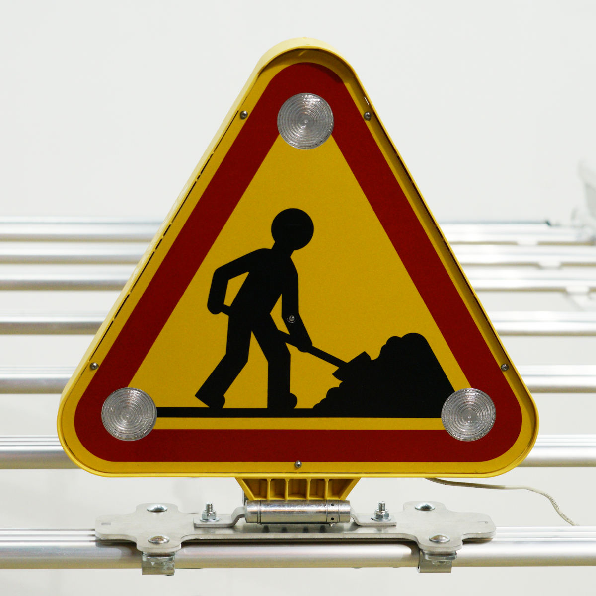 Foldable warning triangle support for aluminium roof rack for ...